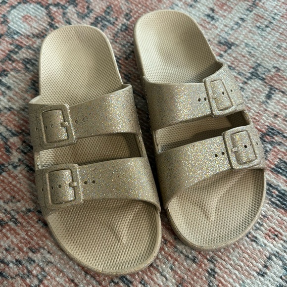 Freedom Moses | Shoes | Freedom Moses Gold Sparkle Sandals Size 3637 ...